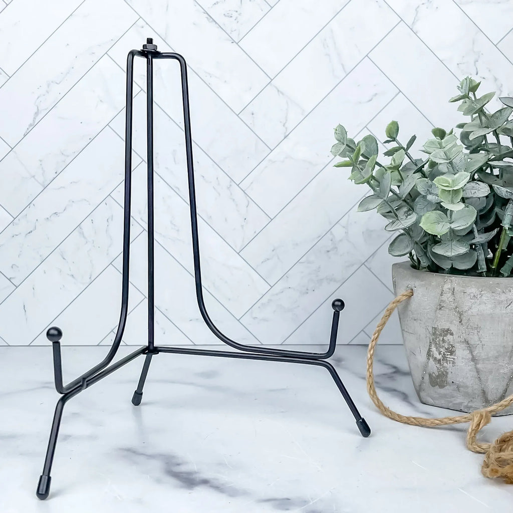 Medium Plate Stand (8") – Prints & Clay